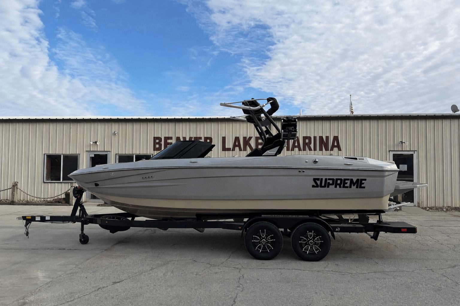 2026 Supreme S220 - Beaver Lake Marina